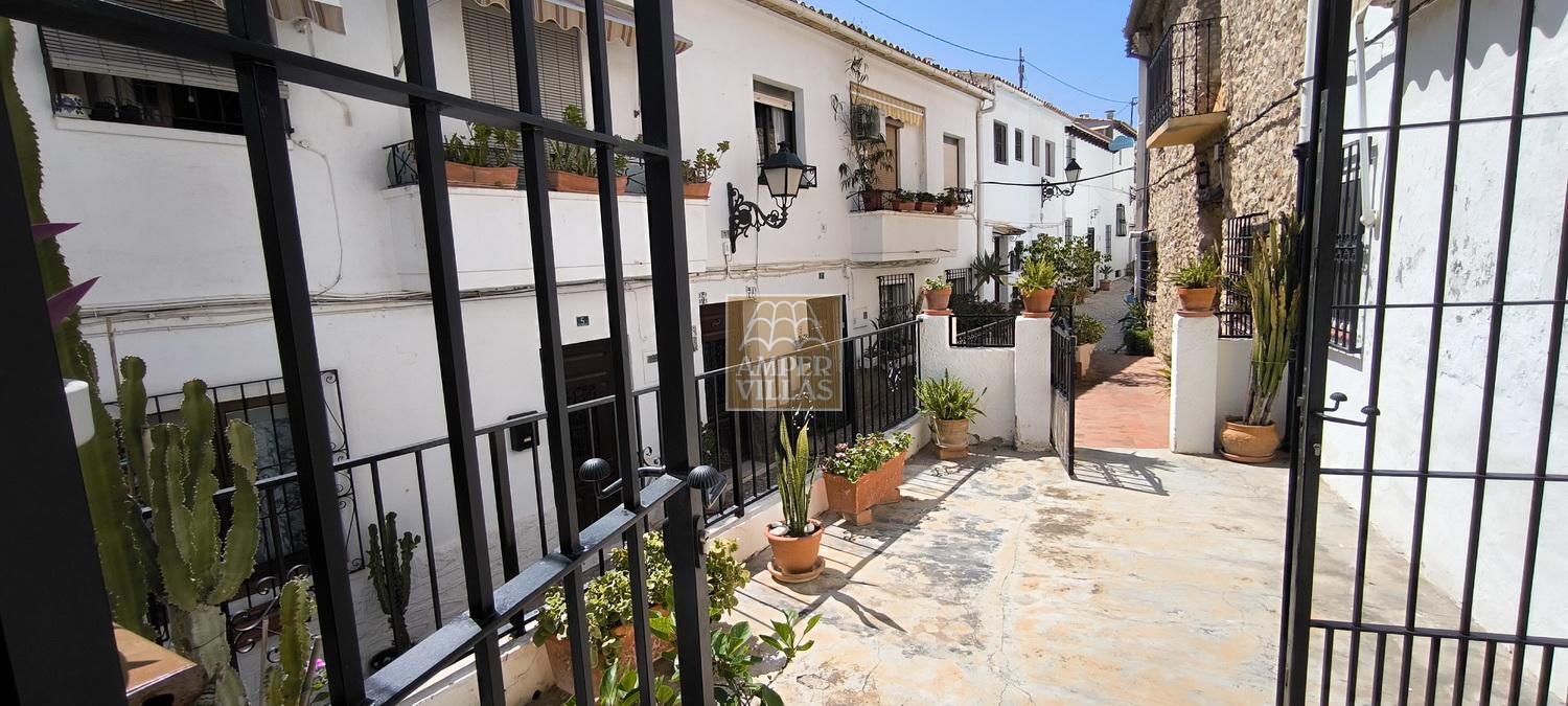 Preciosa y tradicional casa de pueblo en altea con vistas al mar.